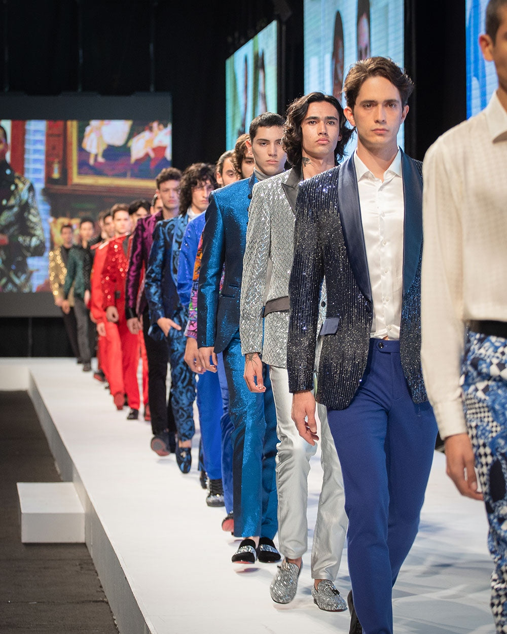 From Ordinary to Extraordinary: How to Style Your Outfit for Fashion W